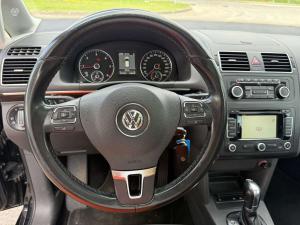 Melns Volkswagen Touran 2012 Tauragė, ar dzinēja tilpumu 1.97 L un nobraukumu 227 tūkst. km par 6500 €, foto 17 vietnē AUTOMOTO.COM.LV