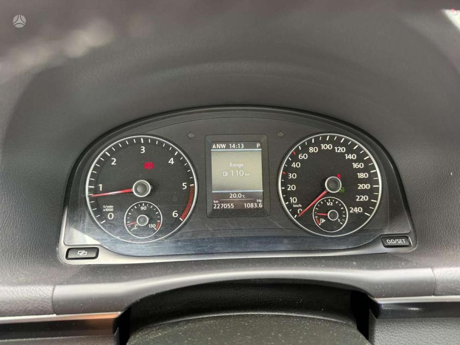 Melns Volkswagen Touran 2012 Tauragė, ar dzinēja tilpumu 1.97 L un nobraukumu 227 tūkst. km par 6500 €, foto 18 vietnē AUTOMOTO.COM.LV