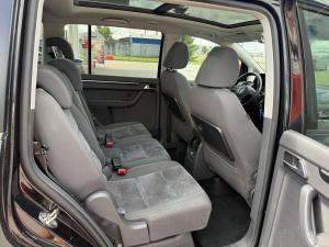 Melns Volkswagen Touran 2012 Tauragė, ar dzinēja tilpumu 1.97 L un nobraukumu 227 tūkst. km par 6500 €, foto 22 vietnē AUTOMOTO.COM.LV