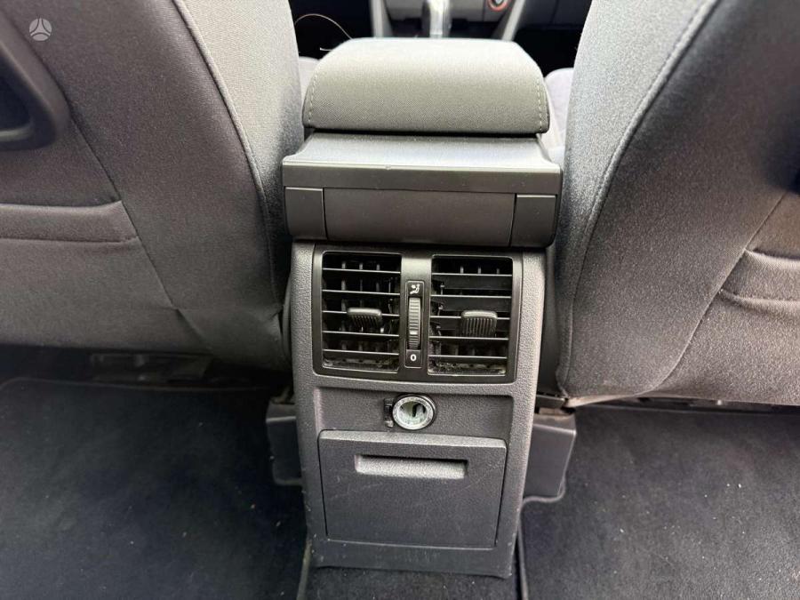 Melns Volkswagen Touran 2012 Tauragė, ar dzinēja tilpumu 1.97 L un nobraukumu 227 tūkst. km par 6500 €, foto 23 vietnē AUTOMOTO.COM.LV