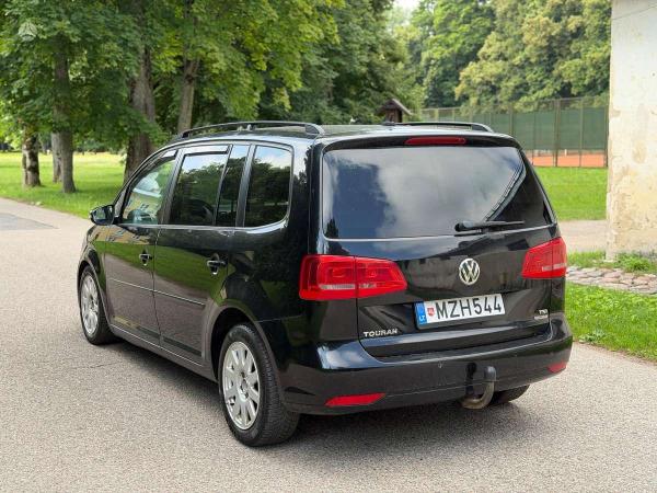 Black Volkswagen Touran 2012 in Vilnius, with an engine capacity of 0.00 L and mileage of 205 thousand km for 2900 €, photo 5 on AUTOMOTO.COM.LV