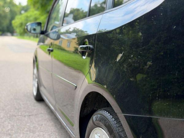 Black Volkswagen Touran 2012 in Vilnius, with an engine capacity of 0.00 L and mileage of 205 thousand km for 2900 €, photo 8 on AUTOMOTO.COM.LV