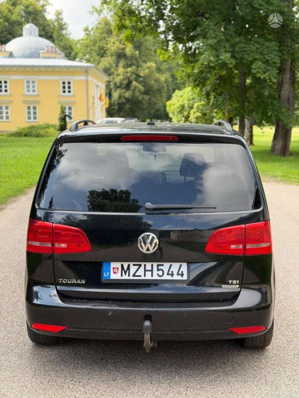 Black Volkswagen Touran 2012 in Vilnius, with an engine capacity of 0.00 L and mileage of 205 thousand km for 2800 €, photo 3 on AUTOMOTO.COM.LV