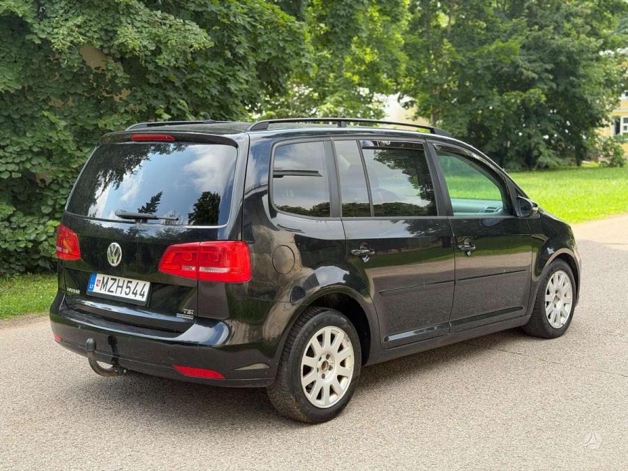 Melns Volkswagen Touran 2012 Viļņa, ar dzinēja tilpumu 0.00 L un nobraukumu 205 tūkst. km par 2800 €, foto 6 vietnē AUTOMOTO.COM.LV