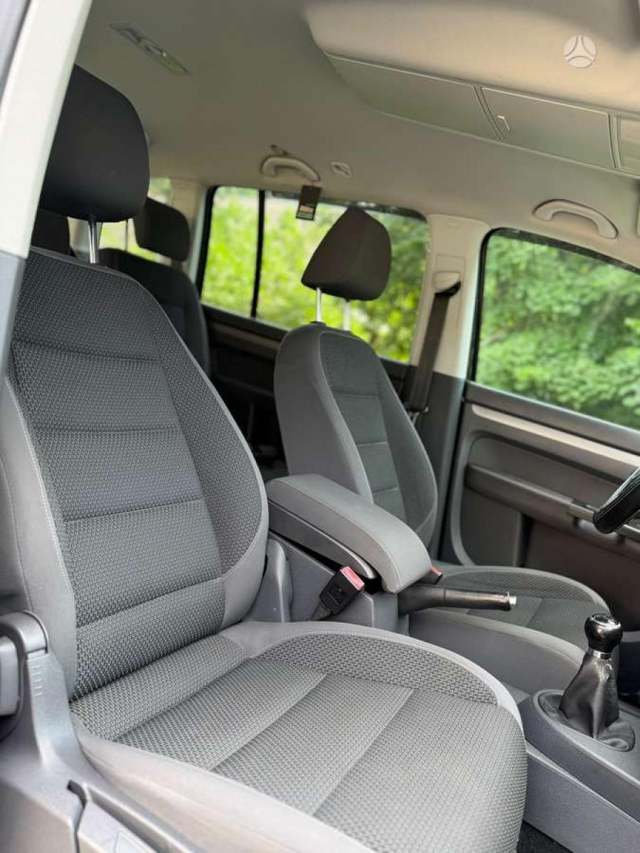 Melns Volkswagen Touran 2012 Viļņa, ar dzinēja tilpumu 0.00 L un nobraukumu 205 tūkst. km par 2800 €, foto 14 vietnē AUTOMOTO.COM.LV