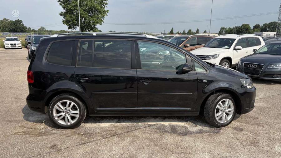 Black Volkswagen Touran 2012 in Marijampole, with an engine capacity of 1.97 L and mileage of 246 thousand km for 6000 €, photo 3 on AUTOMOTO.COM.LV