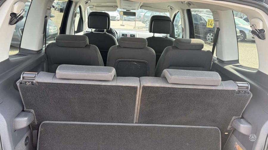 Black Volkswagen Touran 2012 in Marijampole, with an engine capacity of 1.97 L and mileage of 246 thousand km for 6000 €, photo 11 on AUTOMOTO.COM.LV