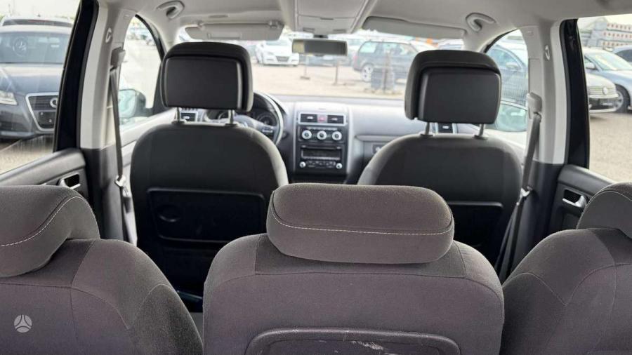 Black Volkswagen Touran 2012 in Marijampole, with an engine capacity of 1.97 L and mileage of 246 thousand km for 6000 €, photo 12 on AUTOMOTO.COM.LV