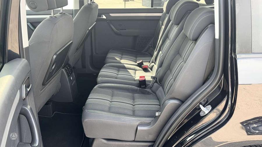 Black Volkswagen Touran 2012 in Marijampole, with an engine capacity of 1.97 L and mileage of 246 thousand km for 6000 €, photo 14 on AUTOMOTO.COM.LV