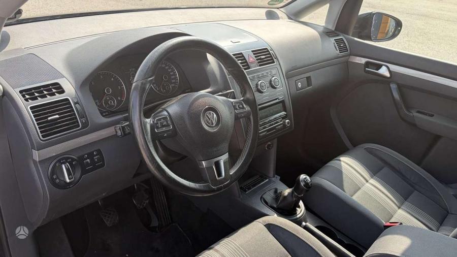 Black Volkswagen Touran 2012 in Marijampole, with an engine capacity of 1.97 L and mileage of 246 thousand km for 6000 €, photo 15 on AUTOMOTO.COM.LV