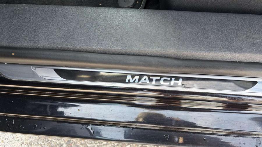 Black Volkswagen Touran 2012 in Marijampole, with an engine capacity of 1.97 L and mileage of 246 thousand km for 6000 €, photo 16 on AUTOMOTO.COM.LV