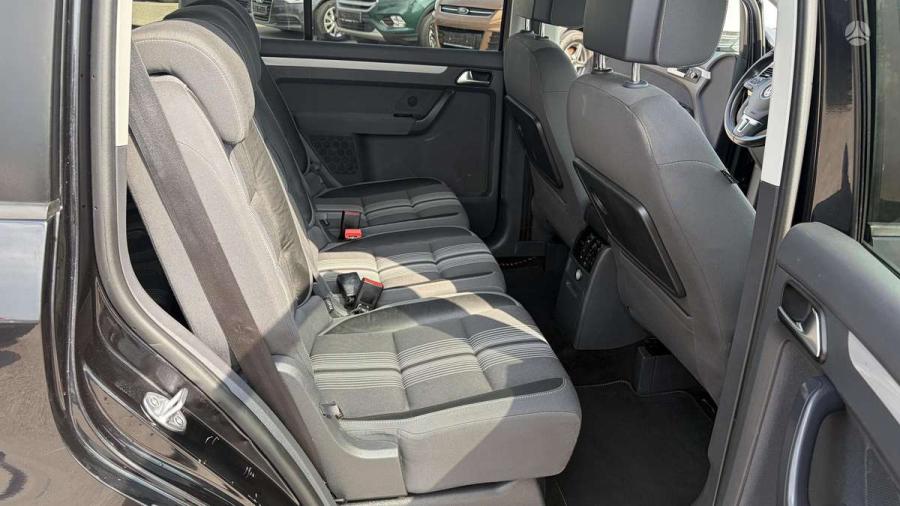 Black Volkswagen Touran 2012 in Marijampole, with an engine capacity of 1.97 L and mileage of 246 thousand km for 6000 €, photo 18 on AUTOMOTO.COM.LV