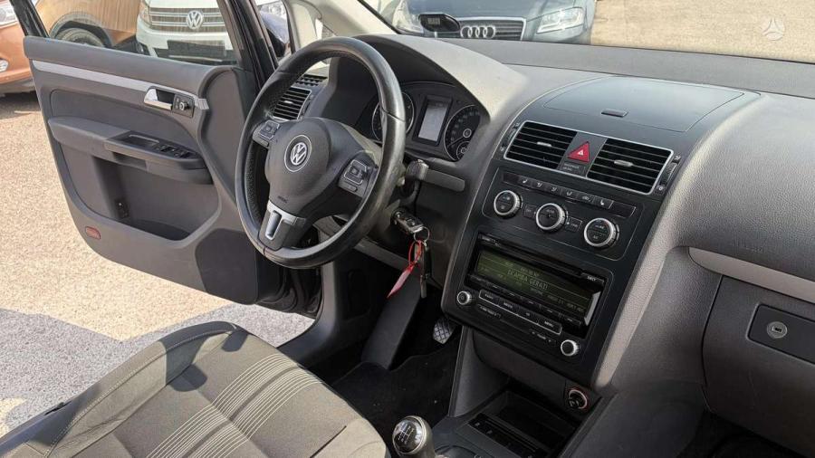 Black Volkswagen Touran 2012 in Marijampole, with an engine capacity of 1.97 L and mileage of 246 thousand km for 6000 €, photo 26 on AUTOMOTO.COM.LV