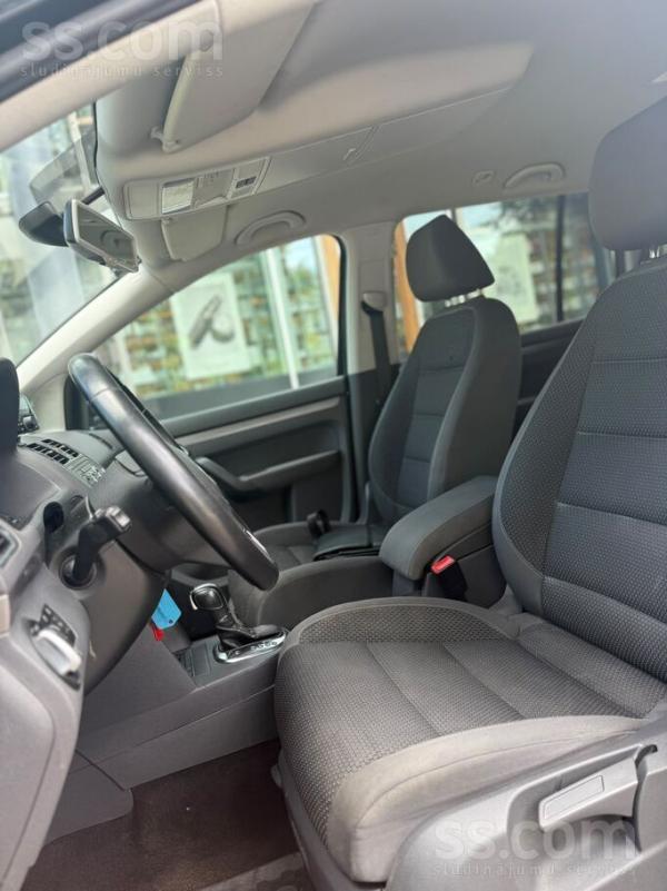 Melns Volkswagen Touran 2012 Rīga, ar dzinēja tilpumu 1.60 L un nobraukumu 0 tūkst. km par 4900 €, foto 5 vietnē AUTOMOTO.COM.LV