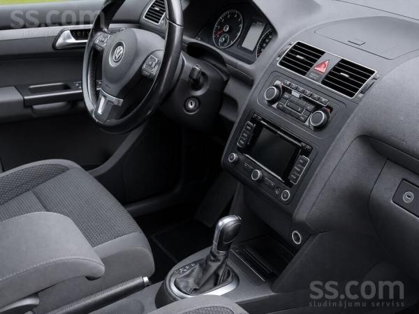Melns Volkswagen Touran 2012 Rīga, ar dzinēja tilpumu 1.60 L un nobraukumu 241 tūkst. km par 5100 €, foto 5 vietnē AUTOMOTO.COM.LV