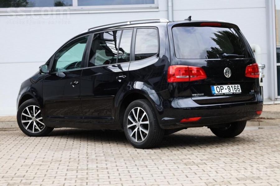Black Volkswagen Touran 2012 in Riga, with an engine capacity of 1.60 L and mileage of 0 thousand km for 6495 €, photo 7 on AUTOMOTO.COM.LV