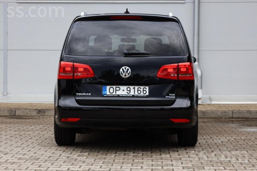 Black Volkswagen Touran 2012 in Riga, with an engine capacity of 1.60 L and mileage of 0 thousand km for 6495 €, photo 8 on AUTOMOTO.COM.LV