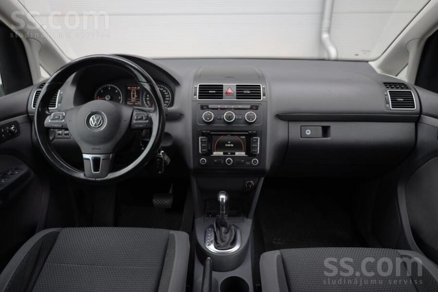 Black Volkswagen Touran 2012 in Riga, with an engine capacity of 1.60 L and mileage of 0 thousand km for 6495 €, photo 11 on AUTOMOTO.COM.LV