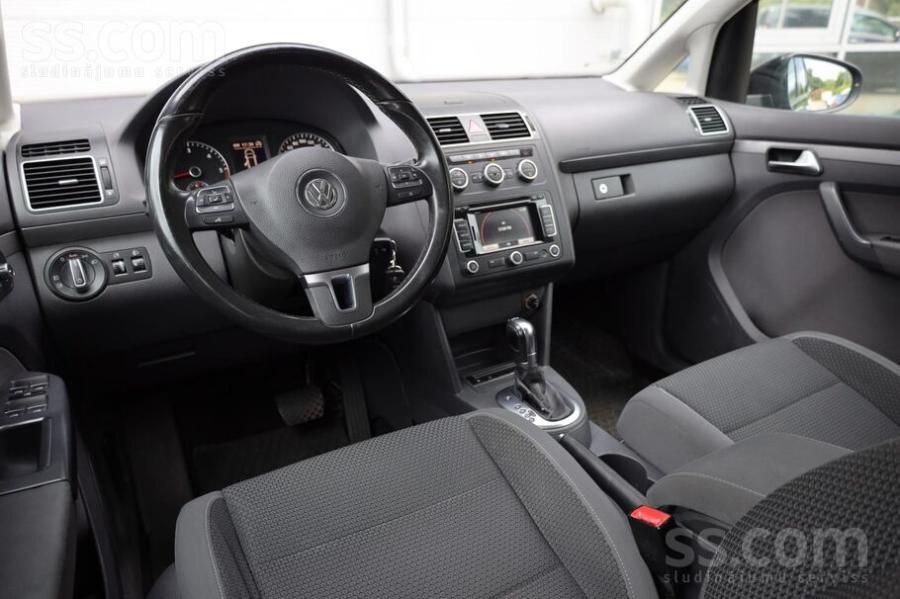 Black Volkswagen Touran 2012 in Riga, with an engine capacity of 1.60 L and mileage of 0 thousand km for 6495 €, photo 12 on AUTOMOTO.COM.LV