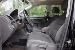 Black Volkswagen Touran 2012 in Riga, with an engine capacity of 1.60 L and mileage of 0 thousand km for 6495 €, photo 13 on AUTOMOTO.COM.LV