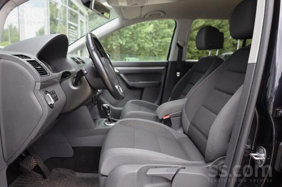 Black Volkswagen Touran 2012 in Riga, with an engine capacity of 1.60 L and mileage of 0 thousand km for 6495 €, photo 13 on AUTOMOTO.COM.LV