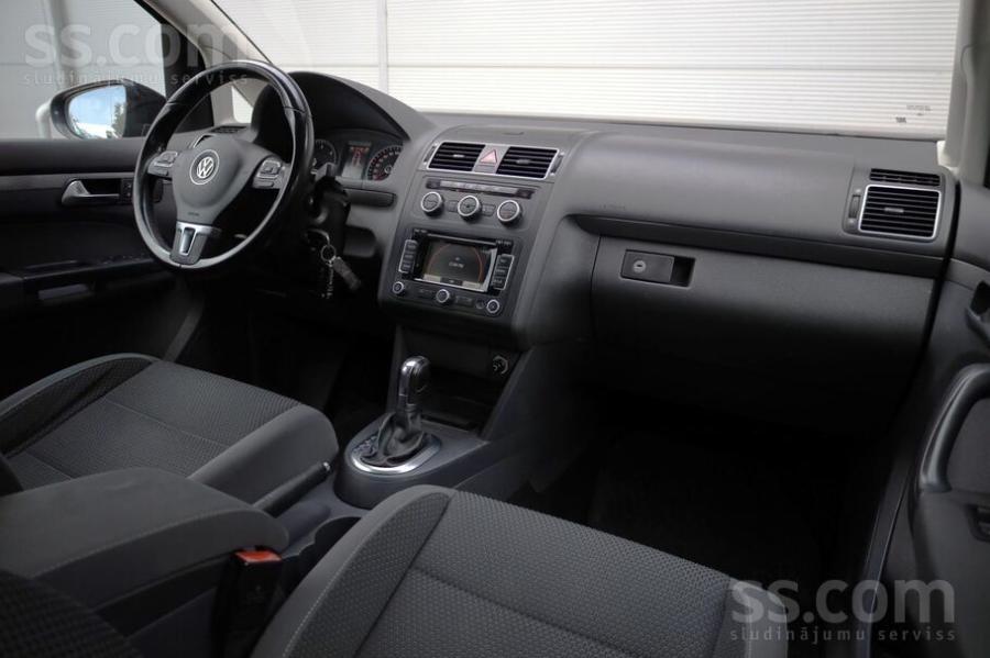 Black Volkswagen Touran 2012 in Riga, with an engine capacity of 1.60 L and mileage of 0 thousand km for 6495 €, photo 15 on AUTOMOTO.COM.LV