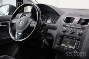 Black Volkswagen Touran 2012 in Riga, with an engine capacity of 1.60 L and mileage of 0 thousand km for 6495 €, photo 16 on AUTOMOTO.COM.LV