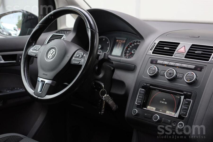 Black Volkswagen Touran 2012 in Riga, with an engine capacity of 1.60 L and mileage of 0 thousand km for 6495 €, photo 16 on AUTOMOTO.COM.LV