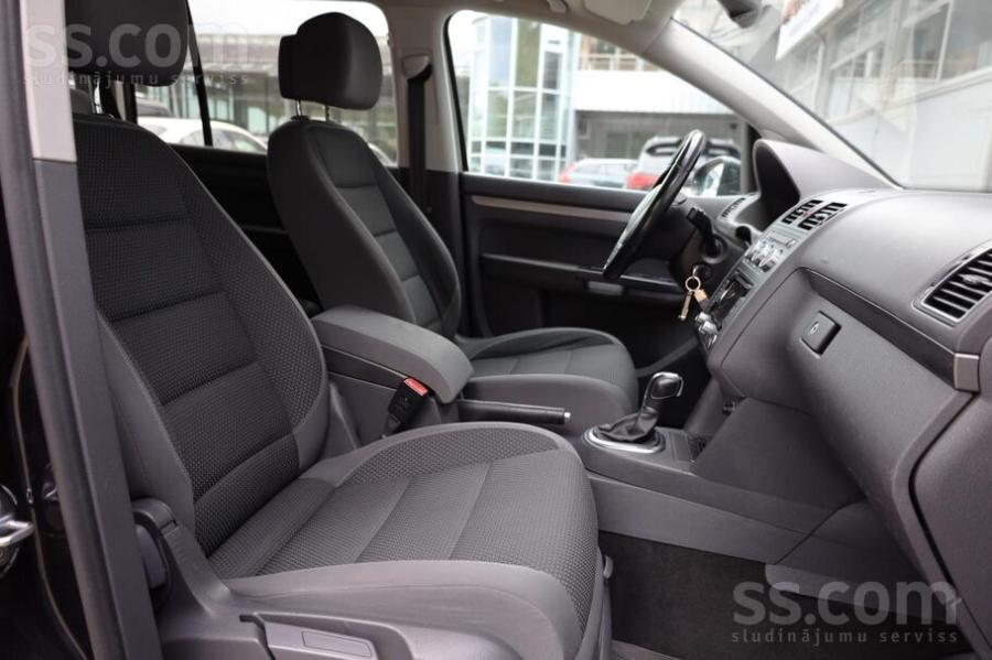 Black Volkswagen Touran 2012 in Riga, with an engine capacity of 1.60 L and mileage of 0 thousand km for 6495 €, photo 17 on AUTOMOTO.COM.LV