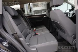 Black Volkswagen Touran 2012 in Riga, with an engine capacity of 1.60 L and mileage of 0 thousand km for 6495 €, photo 19 on AUTOMOTO.COM.LV