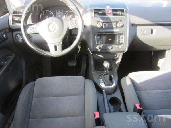 Melns Volkswagen Touran 2012 Rīga, ar dzinēja tilpumu 2.00 L un nobraukumu 349 tūkst. km par 5300 €, foto 7 vietnē AUTOMOTO.COM.LV