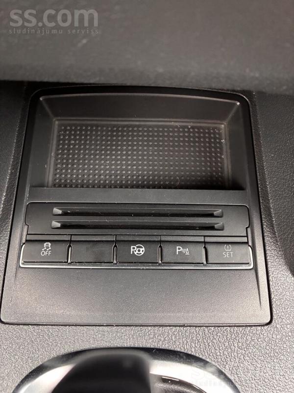 Black Volkswagen Touran 2012 in Riga, with an engine capacity of 2.00 L and mileage of 217 thousand km for 7200 €, photo 6 on AUTOMOTO.COM.LV