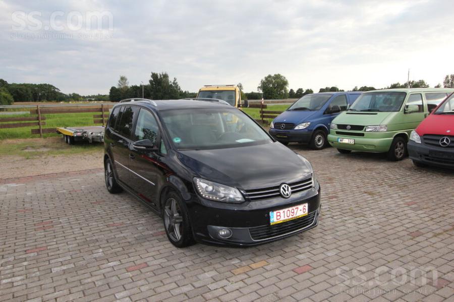 Melns Volkswagen Touran 2012 Liepāja, ar dzinēja tilpumu 2.00 L un nobraukumu 276 tūkst. km par 7600 €, foto 3 vietnē AUTOMOTO.COM.LV