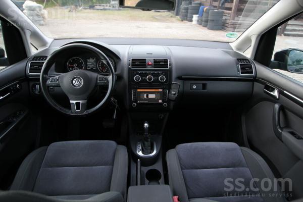 Melns Volkswagen Touran 2012 Liepāja, ar dzinēja tilpumu 2.00 L un nobraukumu 276 tūkst. km par 7600 €, foto 7 vietnē AUTOMOTO.COM.LV