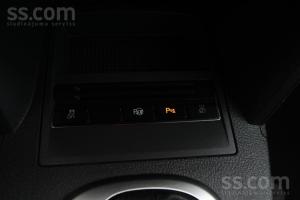 Melns Volkswagen Touran 2012 Liepāja, ar dzinēja tilpumu 2.00 L un nobraukumu 276 tūkst. km par 7600 €, foto 12 vietnē AUTOMOTO.COM.LV