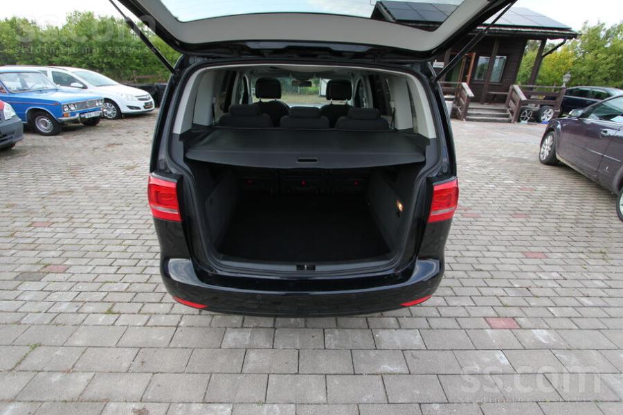 Melns Volkswagen Touran 2012 Liepāja, ar dzinēja tilpumu 2.00 L un nobraukumu 276 tūkst. km par 7600 €, foto 14 vietnē AUTOMOTO.COM.LV