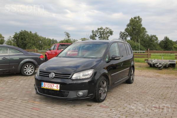Melns Volkswagen Touran 2012 Liepāja, ar dzinēja tilpumu 2.00 L un nobraukumu 276 tūkst. km par 7600 €, foto 1 vietnē AUTOMOTO.COM.LV