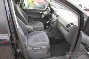 Melns Volkswagen Touran 2012 Liepāja, ar dzinēja tilpumu 2.00 L un nobraukumu 276 tūkst. km par 7600 €, foto 7 vietnē AUTOMOTO.COM.LV