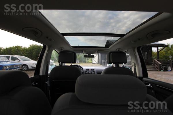 Melns Volkswagen Touran 2012 Liepāja, ar dzinēja tilpumu 2.00 L un nobraukumu 276 tūkst. km par 7600 €, foto 9 vietnē AUTOMOTO.COM.LV
