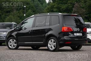 Black Volkswagen Touran 2012 in Riga, with an engine capacity of 1.40 L and mileage of 176 thousand km for 6990 €, photo 4 on AUTOMOTO.COM.LV