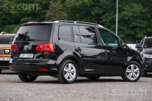 Black Volkswagen Touran 2012 in Riga, with an engine capacity of 1.40 L and mileage of 176 thousand km for 6990 €, photo 5 on AUTOMOTO.COM.LV