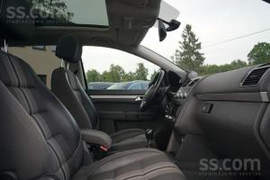 Black Volkswagen Touran 2012 in Riga, with an engine capacity of 1.40 L and mileage of 176 thousand km for 6990 €, photo 7 on AUTOMOTO.COM.LV