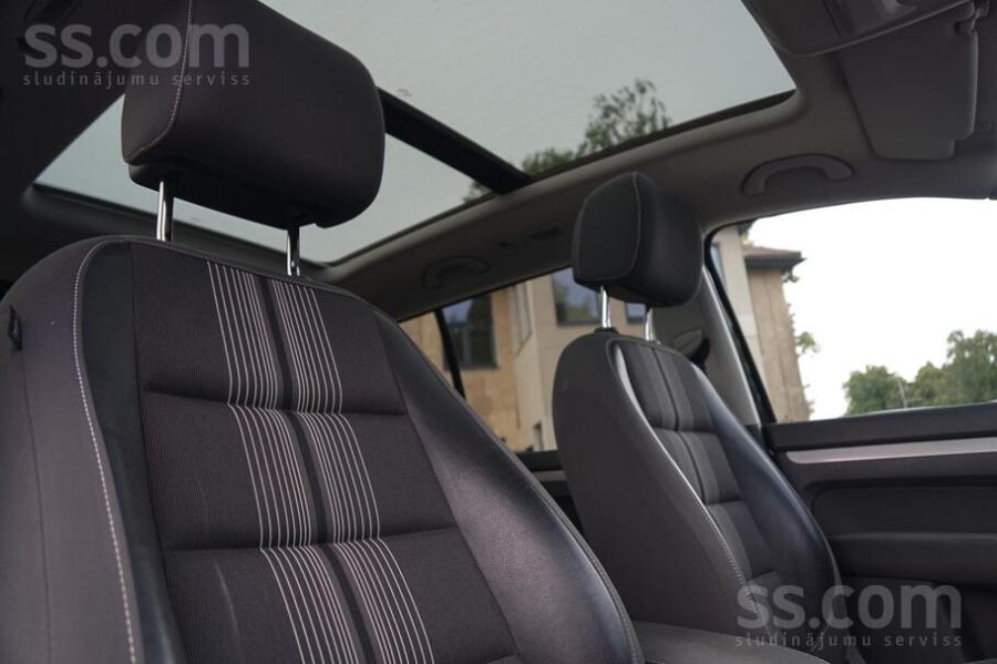 Black Volkswagen Touran 2012 in Riga, with an engine capacity of 1.40 L and mileage of 176 thousand km for 6990 €, photo 8 on AUTOMOTO.COM.LV