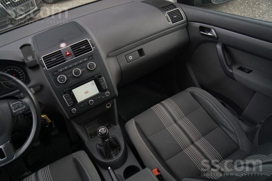 Black Volkswagen Touran 2012 in Riga, with an engine capacity of 1.40 L and mileage of 176 thousand km for 6990 €, photo 12 on AUTOMOTO.COM.LV