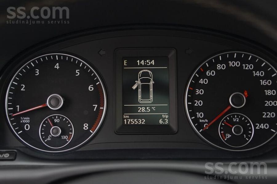 Black Volkswagen Touran 2012 in Riga, with an engine capacity of 1.40 L and mileage of 176 thousand km for 6990 €, photo 16 on AUTOMOTO.COM.LV