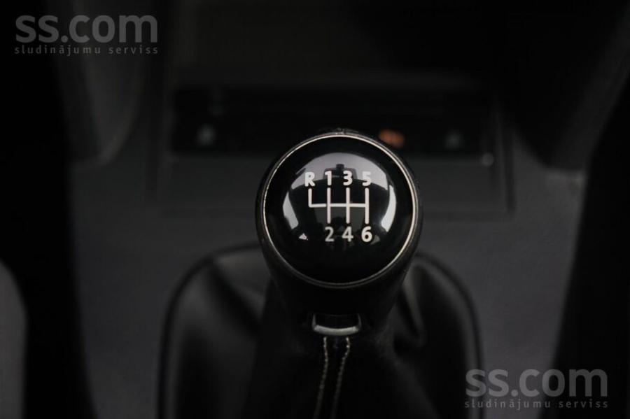 Black Volkswagen Touran 2012 in Riga, with an engine capacity of 1.40 L and mileage of 176 thousand km for 6990 €, photo 17 on AUTOMOTO.COM.LV