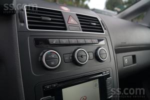 Black Volkswagen Touran 2012 in Riga, with an engine capacity of 1.40 L and mileage of 176 thousand km for 6990 €, photo 18 on AUTOMOTO.COM.LV