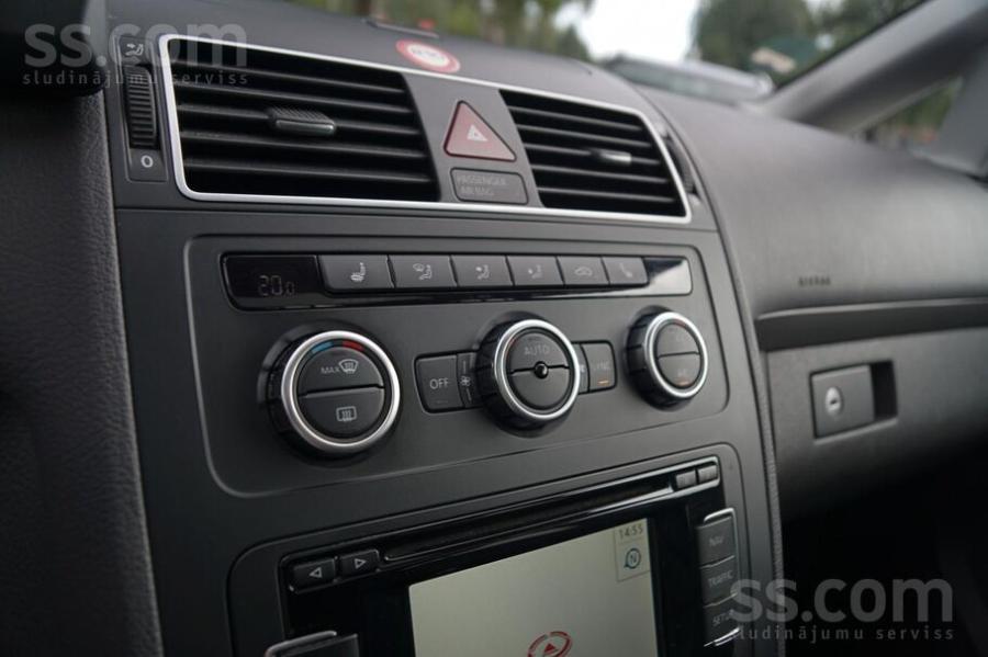Black Volkswagen Touran 2012 in Riga, with an engine capacity of 1.40 L and mileage of 176 thousand km for 6990 €, photo 18 on AUTOMOTO.COM.LV
