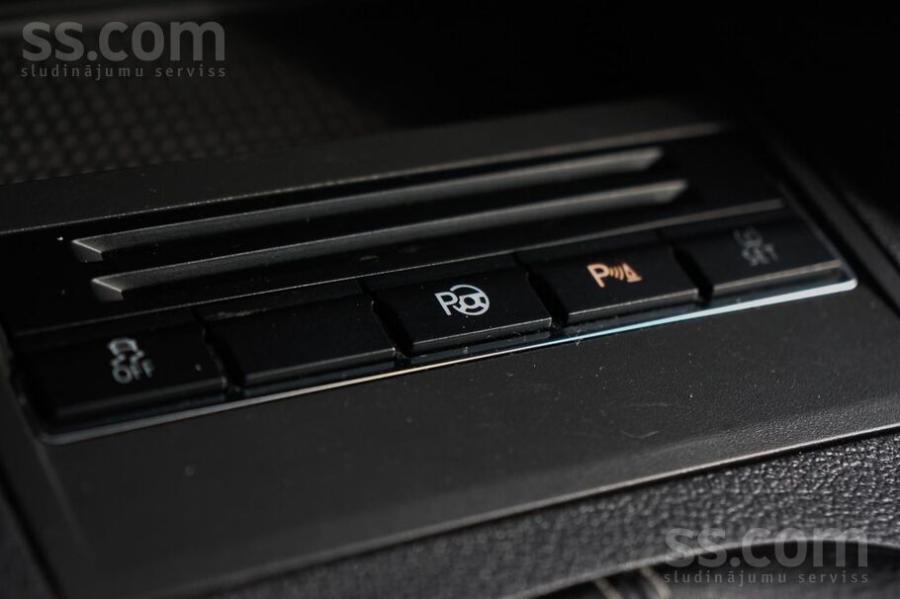 Black Volkswagen Touran 2012 in Riga, with an engine capacity of 1.40 L and mileage of 176 thousand km for 6990 €, photo 21 on AUTOMOTO.COM.LV