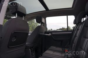 Black Volkswagen Touran 2012 in Riga, with an engine capacity of 1.40 L and mileage of 176 thousand km for 6990 €, photo 24 on AUTOMOTO.COM.LV